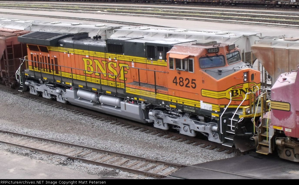BNSF 4825